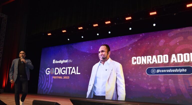 Conrado Adolpho - Departamento Comercial Digital